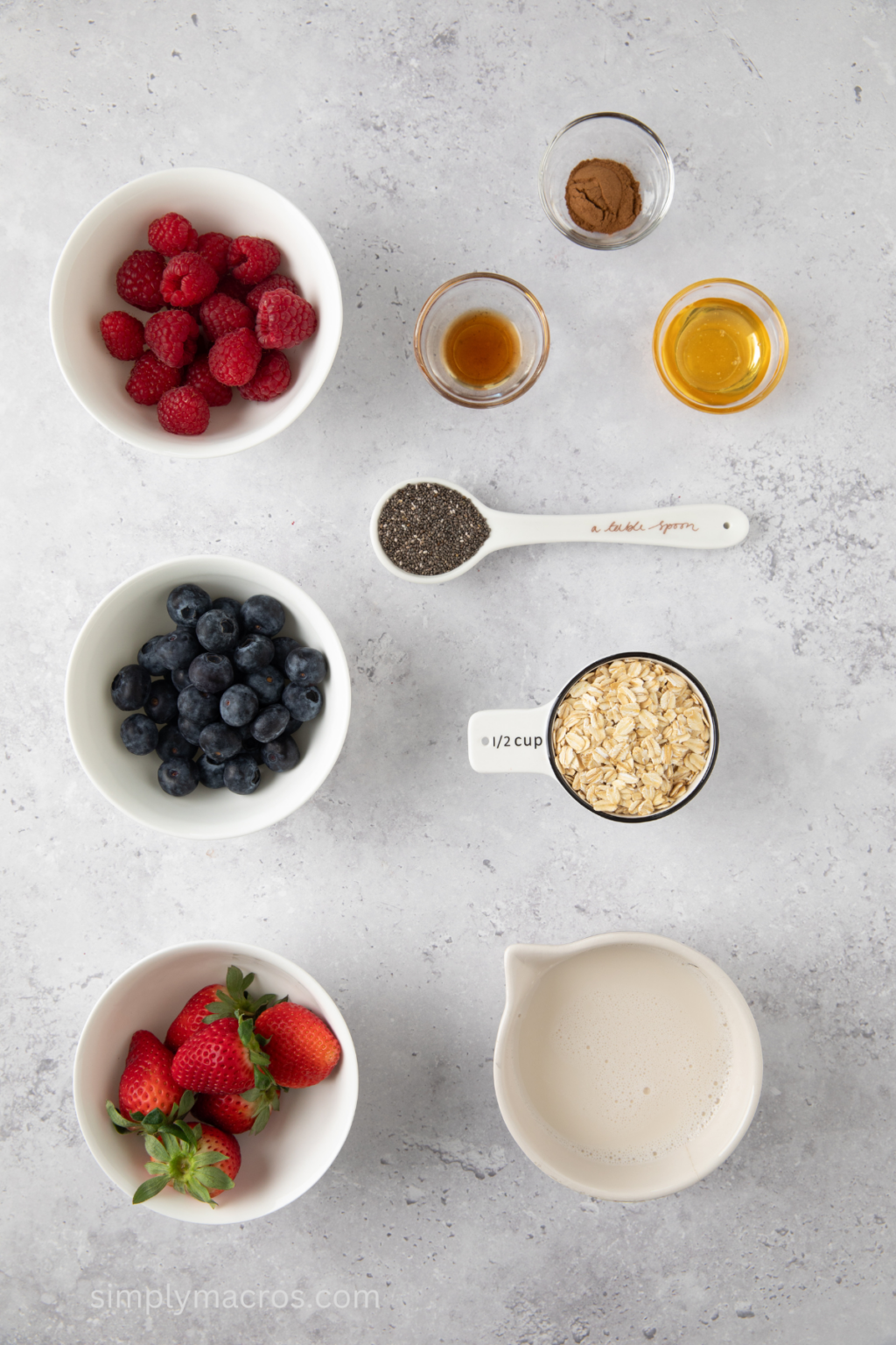 Mixed Berry Overnight Oats - Simply Macros